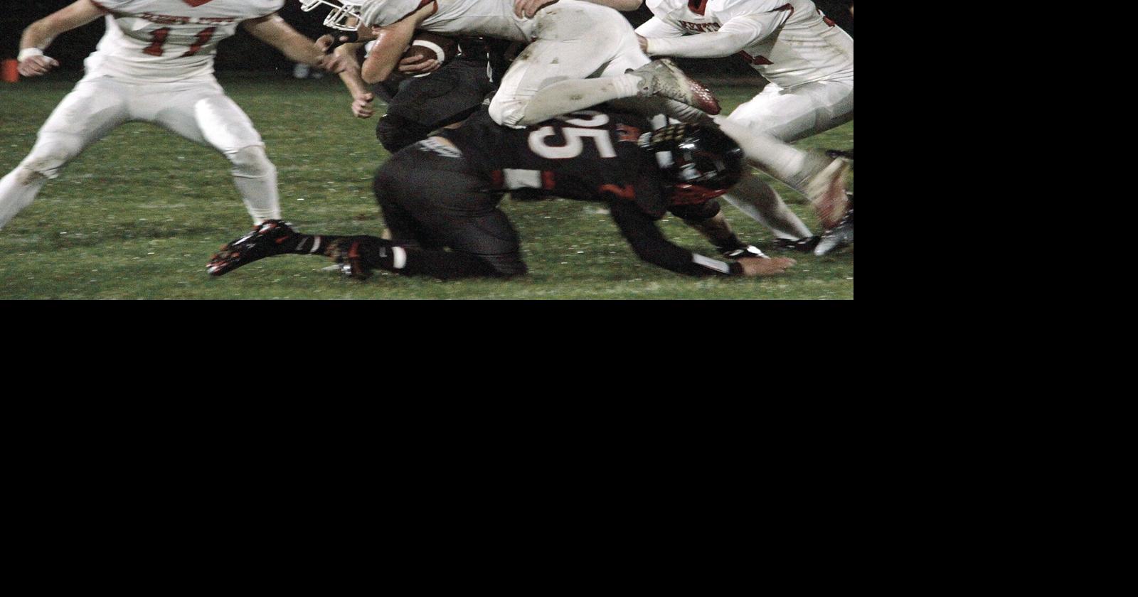 Hart scores victory in football playoff debut | Sports | shorelinemedia.net