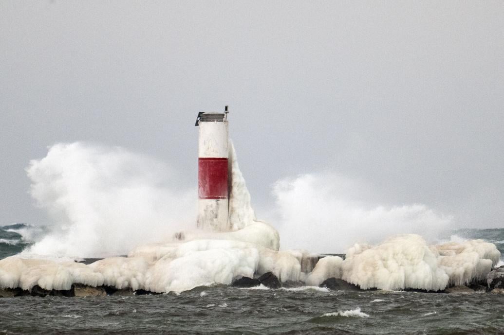 Splash and Freeze — winter cycle | News | shorelinemedia.net