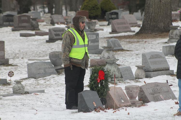 Wreaths placed on veterans’ graves across Mason County | News ...
