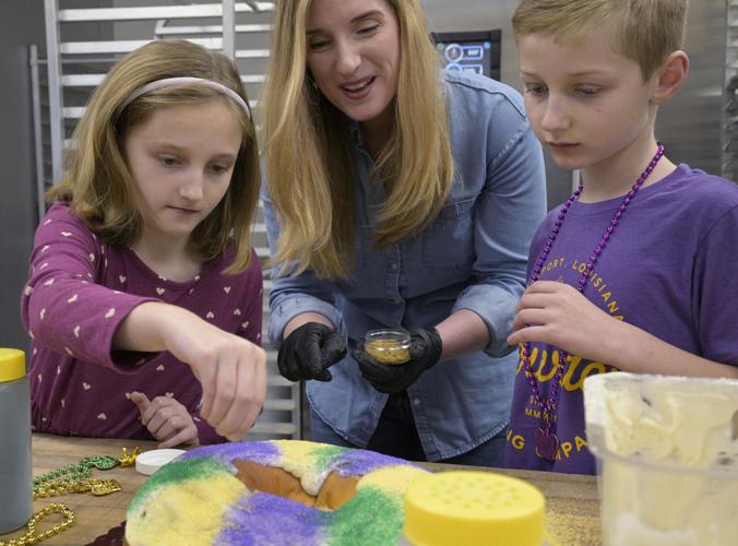 Shreveport bakery creates European, New Orleans king cakes | Mardi Gras ...