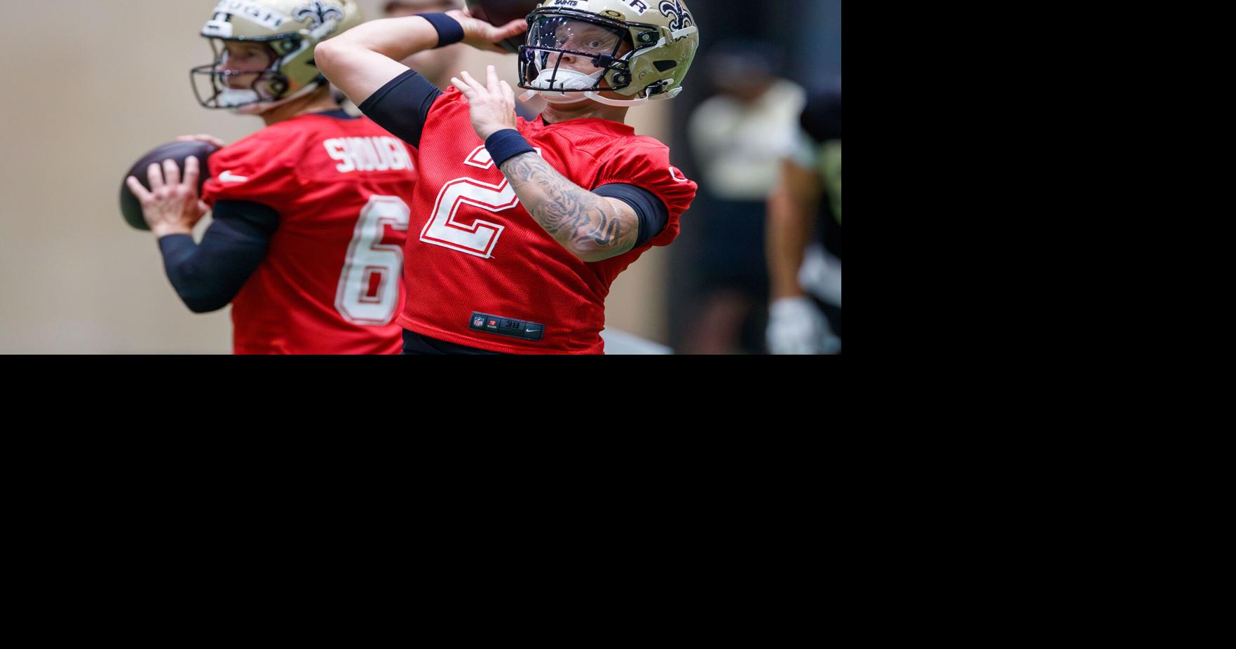 Photos: The New Orleans Saints stretch, run, throw and block during ...