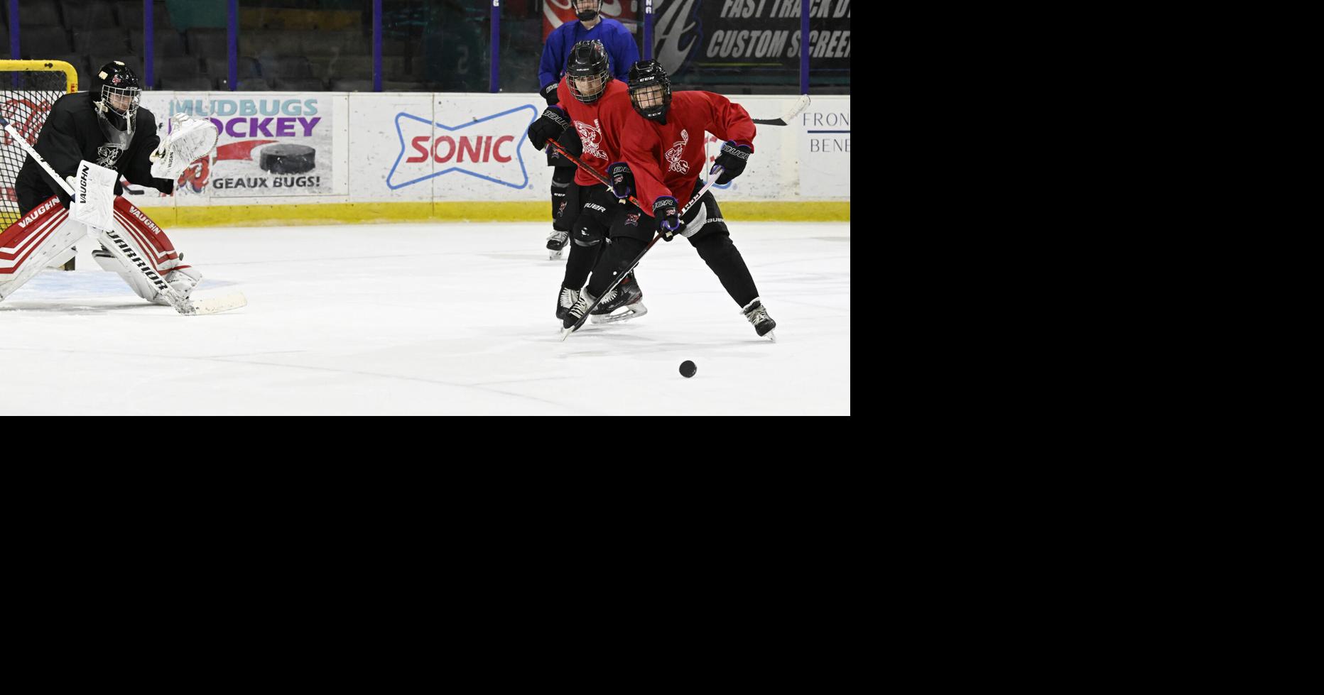Mudbugs High School Hockey practices at George's Pond | Multimedia | shreveportbossieradvocate.com