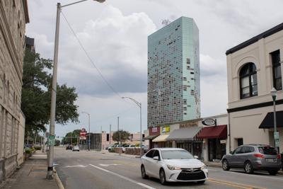 Tower damaged by Hurricane Laura to be demolished in LA | News ...