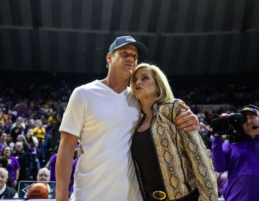 Kim Mulkey brings Lane Kiffin to LSU women's basketball game | LSU ...