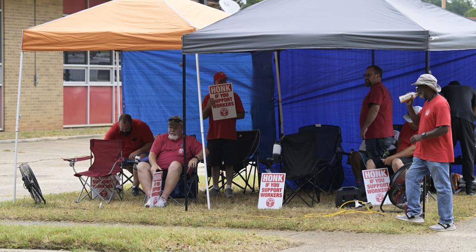 Northwest Louisiana CWA members continue strike against AT&T | Business ...