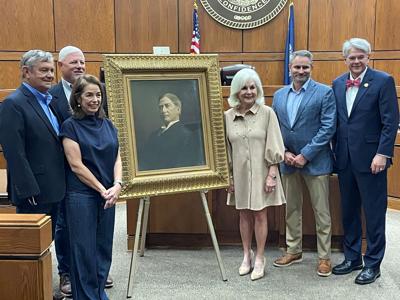 Louisiana justice visits Shreveport for portrait donation | News ...