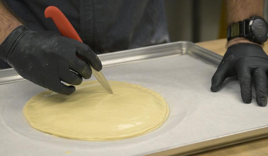 Shreveport bakery creates European, New Orleans king cakes | Mardi Gras ...