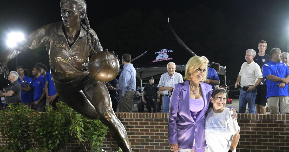 Photos La Tech Unveils Statue Of Kim Mulkey Photos