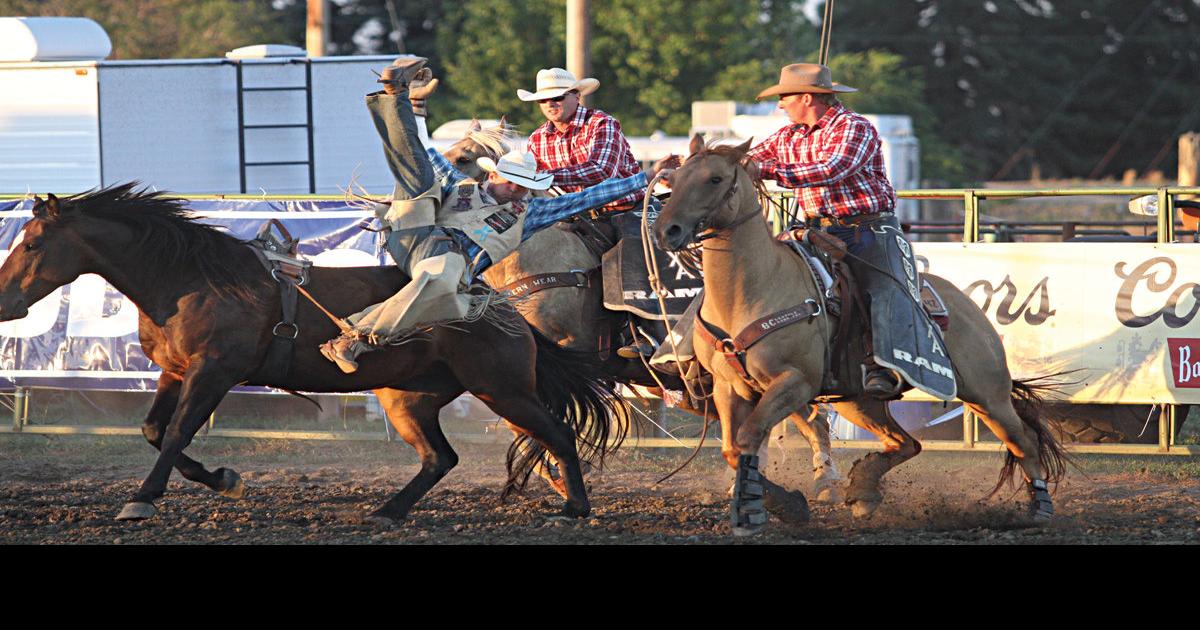 Riders compete in Richland County Rodeo | Local Sports | sidneyherald.com
