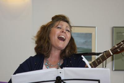 Concert by Lisenbee Blue Grass band entertains audience at confluence ...