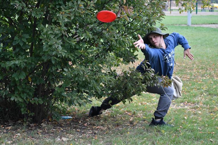 Double Dogs frisbee golf raises cash for dogs and cats | Local News ...