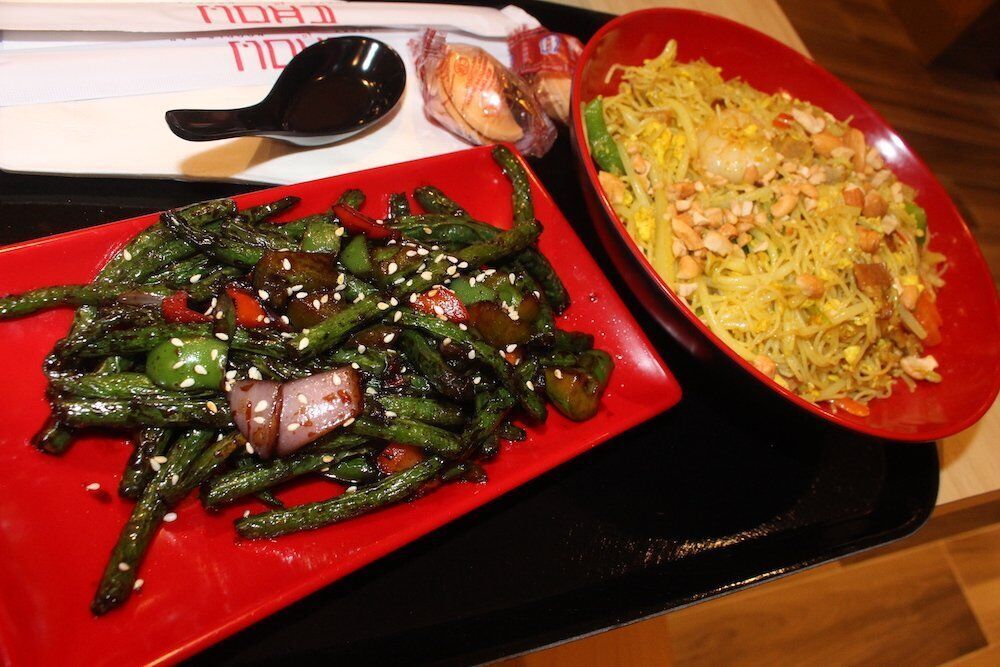 Chow Lucky Noodle Bar opens at Casino Rama