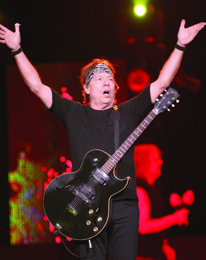 Who’s playing at Casino Rama Resort in April?