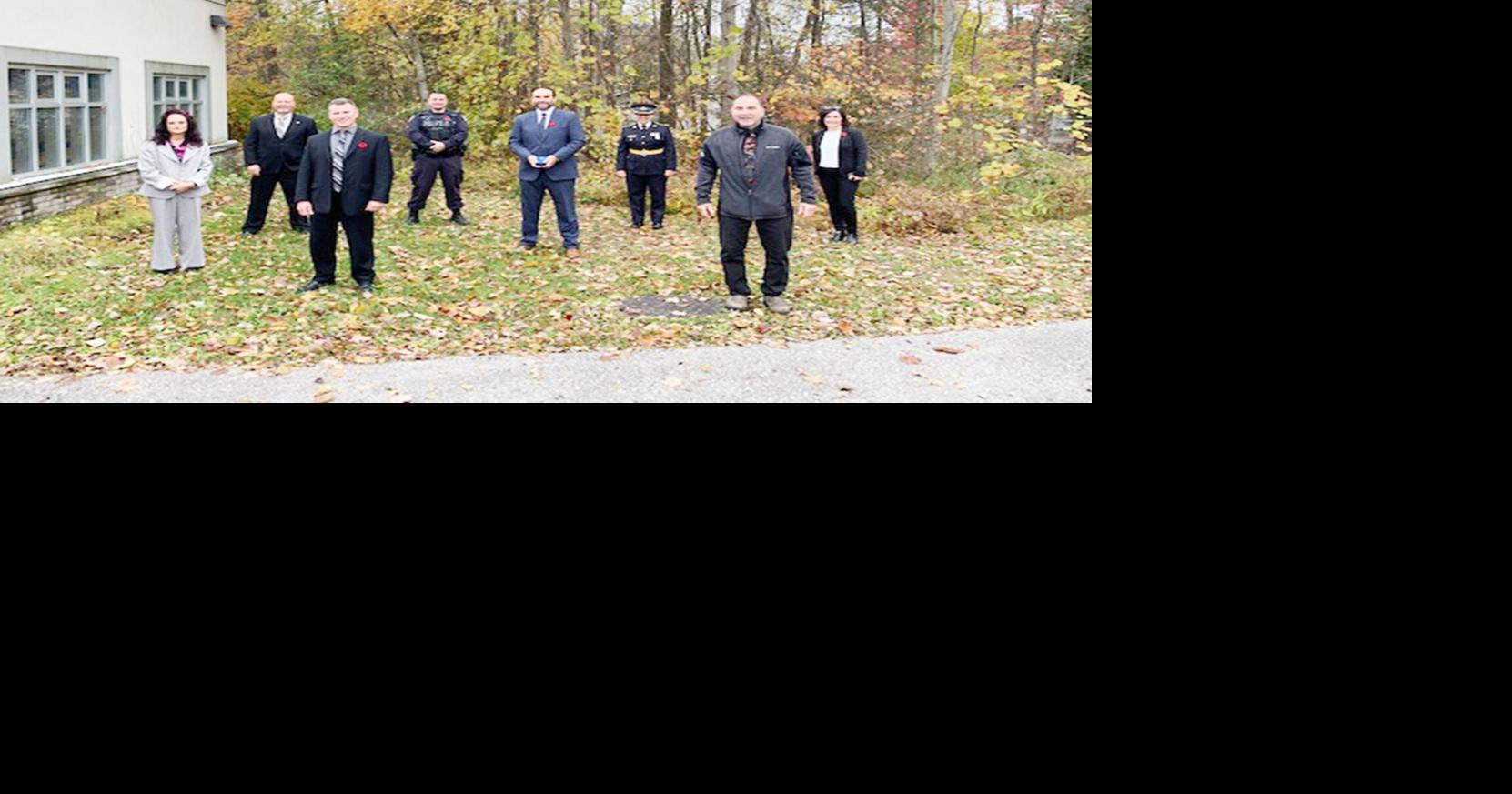 Wasaga Beach, Clearview OPP officers recognized for lengthy public service