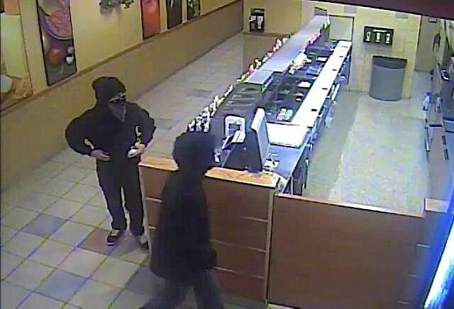 Pair wanted after foiled restaurant robbery in Barrie