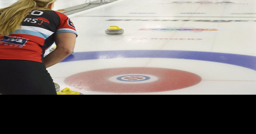 Sherry Middaugh, Julie Hastings both 5-0 at Ontario Scotties