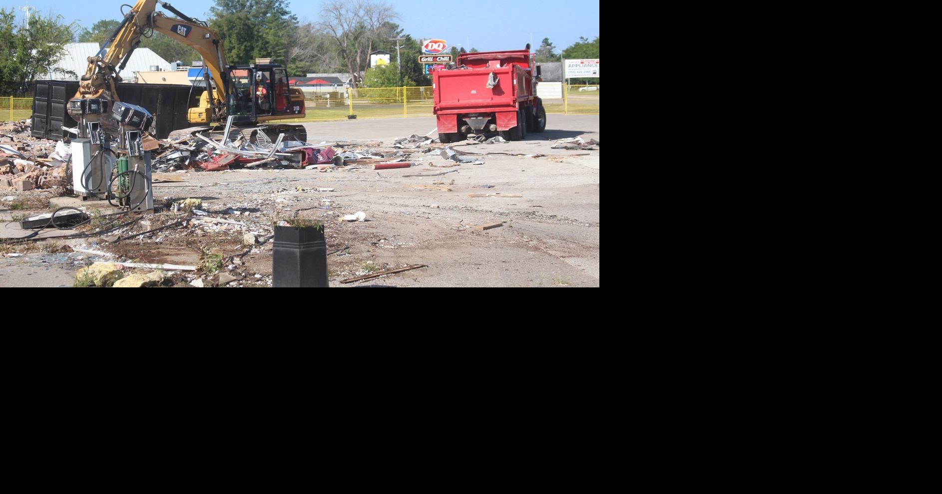 What’s Going on Here? Demolition at Wasaga Beach’s 304 Main St.
