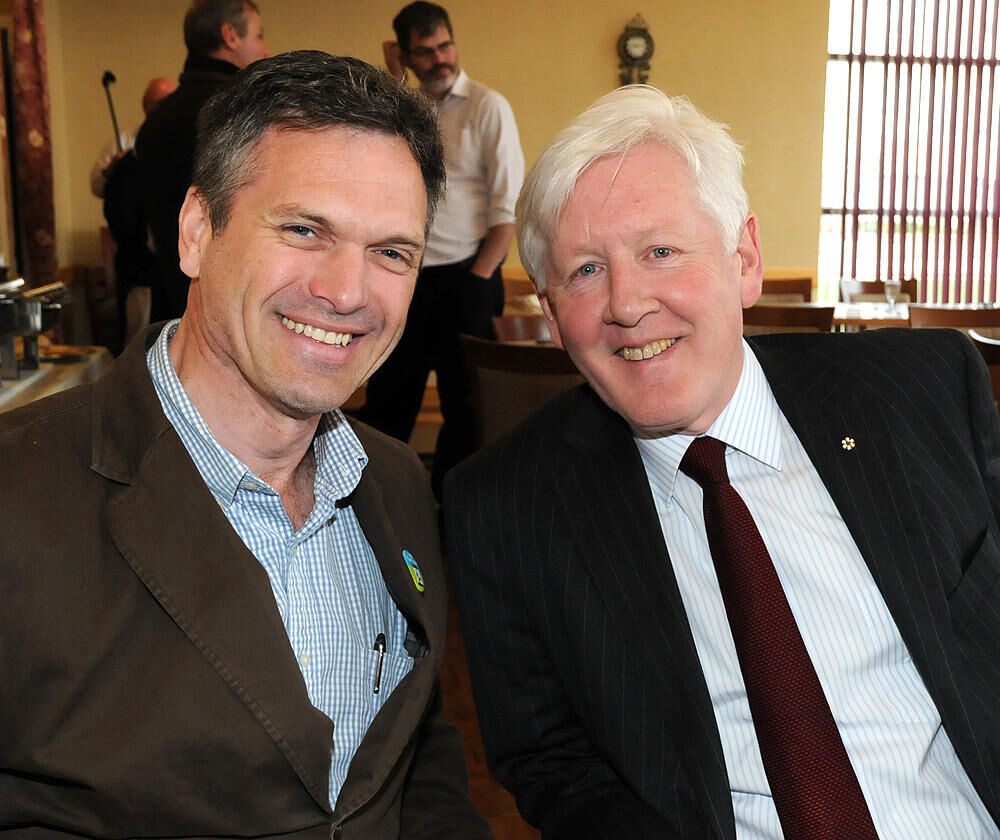 Bob Rae makes Barrie stop