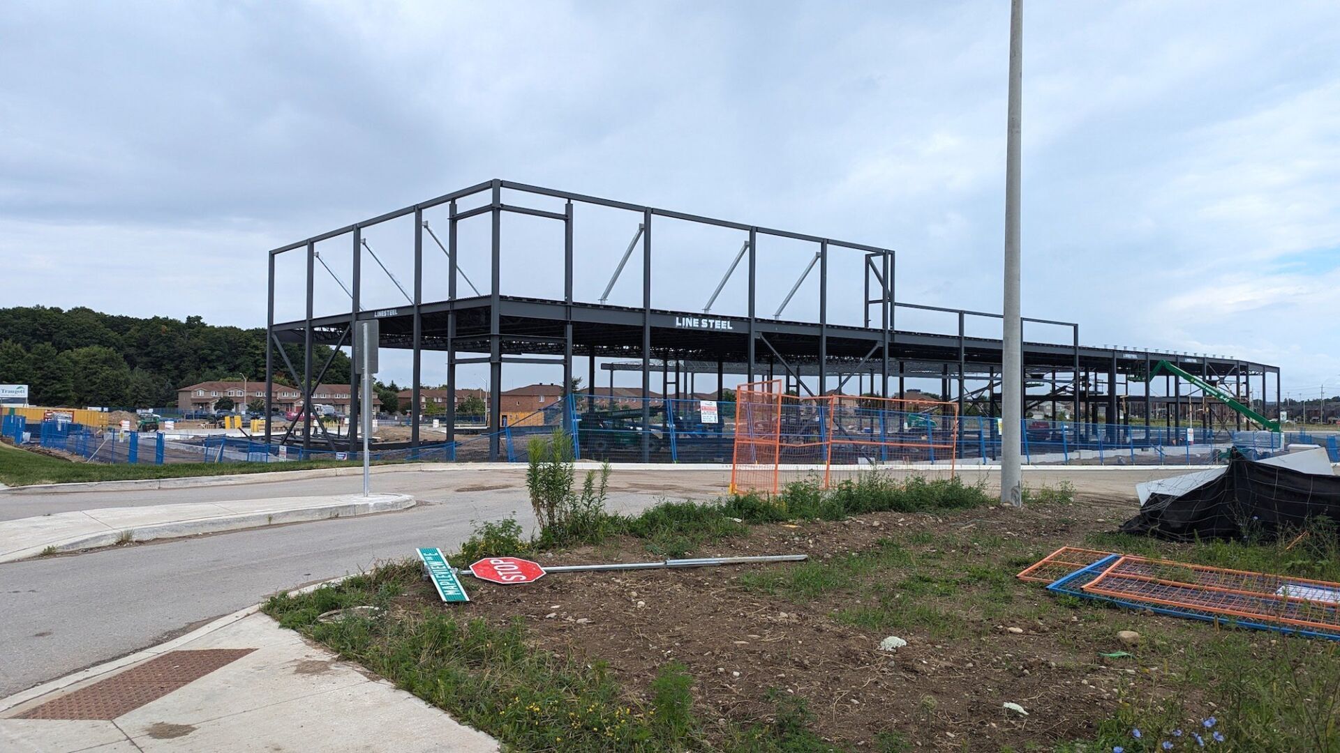 What’s going on here? Metro grocery store in south Barrie