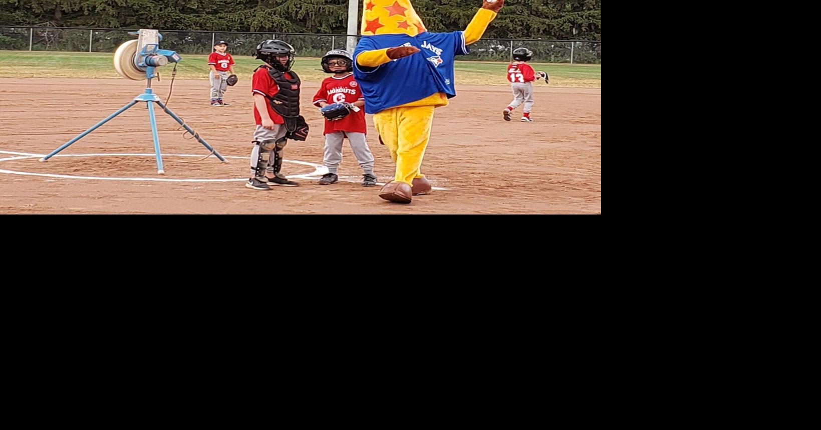 Toys 'R' Us mascot Geoffrey the Giraffe throws first pitch at Barrie ...