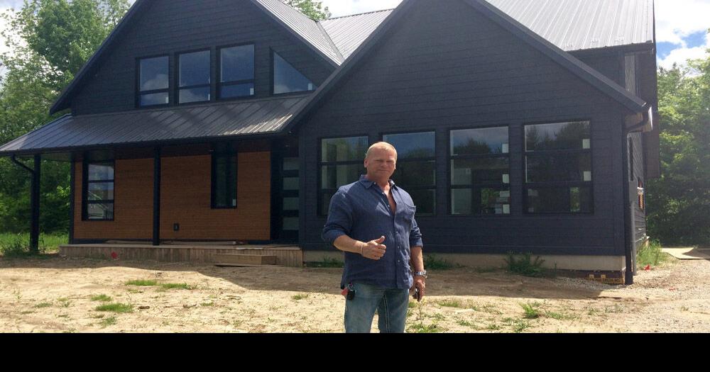 Television star Mike Holmes visits Meaford to inspect home