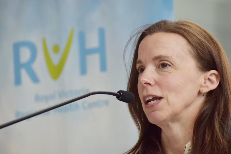 What did Simcoe County area hospital heads make last year?