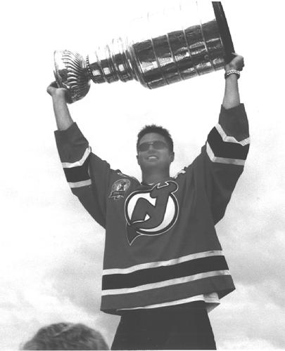 NHLer Jason Arnott leading alumni game at new Wasaga arena