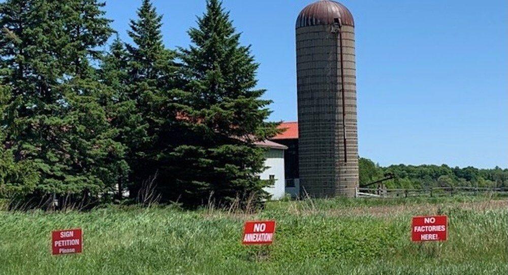 Barrie, Oro-Medonte residents rally against annexation