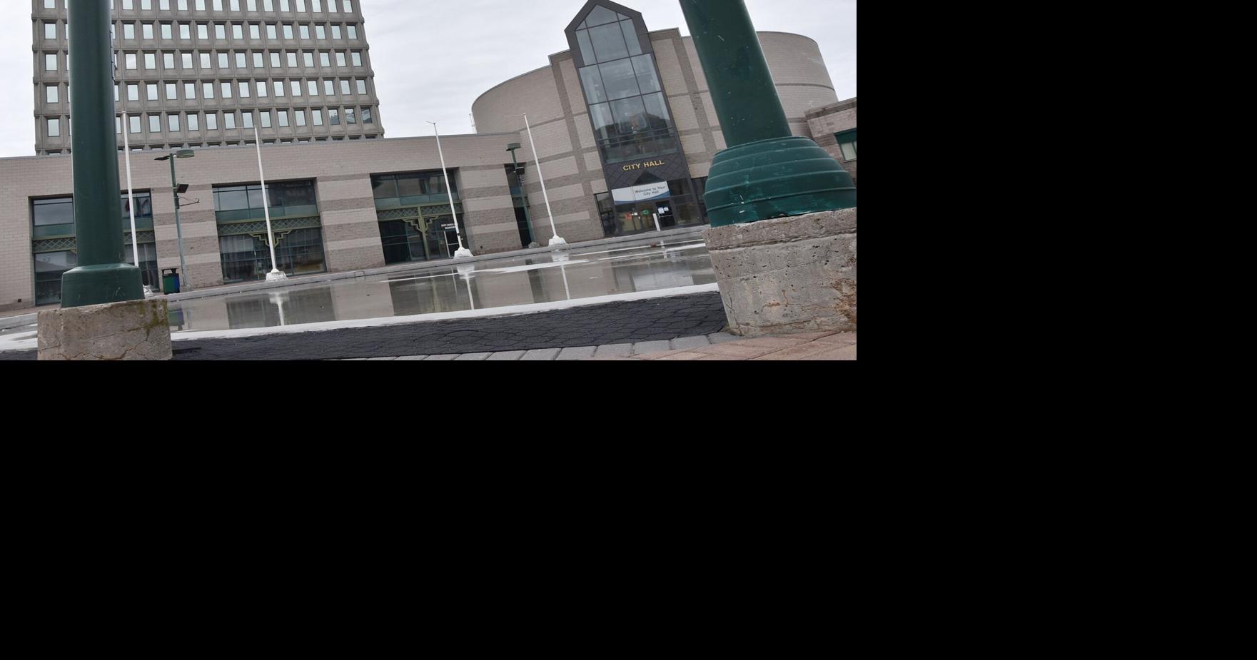 Barrie city hall this week: water, parking, potholes