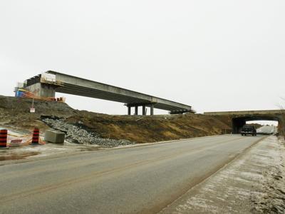 What’s going on here? 6th Line and Hwy. 400 in Innisfil