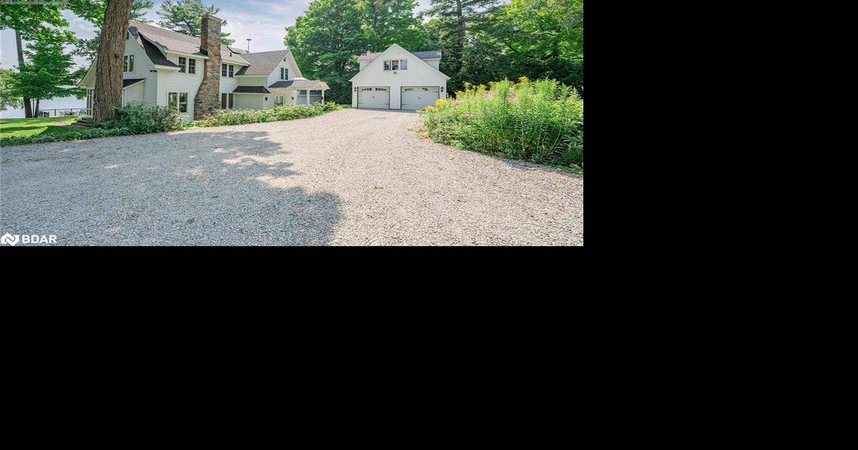 Enjoy this summer with a lakeside paradise in Shanty Bay