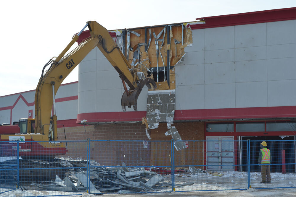 Crews start demolition on Collingwood mall
