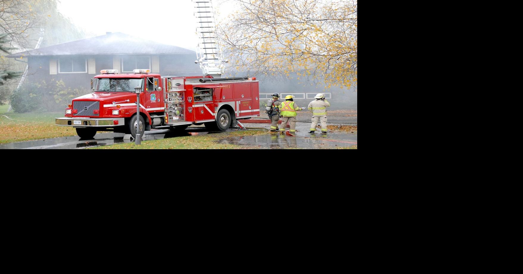 Innisfil fire crews battle bungalow blaze