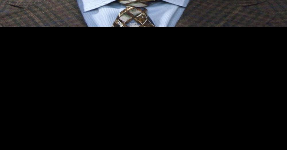 Saunders puts mayor, deputy mayor on the spot