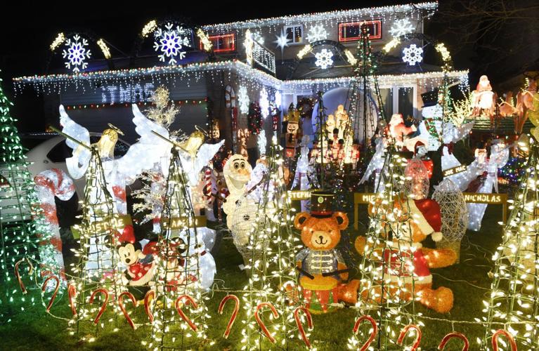 These 21 holiday light displays are spreading festive cheer in Ontario ...