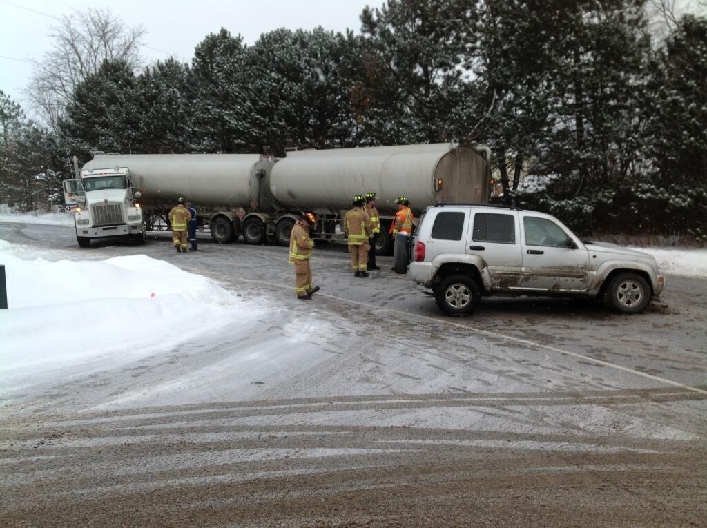 Jackknifed trailer in Barrie