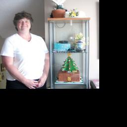 Local cake artist shares knowledge