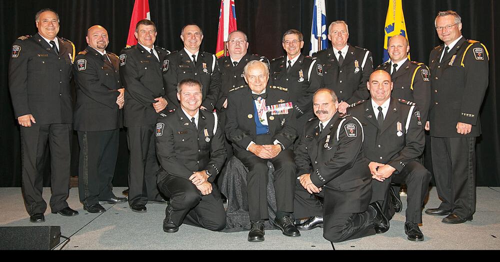 Simcoe paramedics awarded service medals