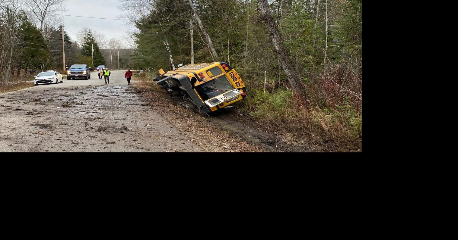 Bus driver, child, evacuate bus following Tiny crash