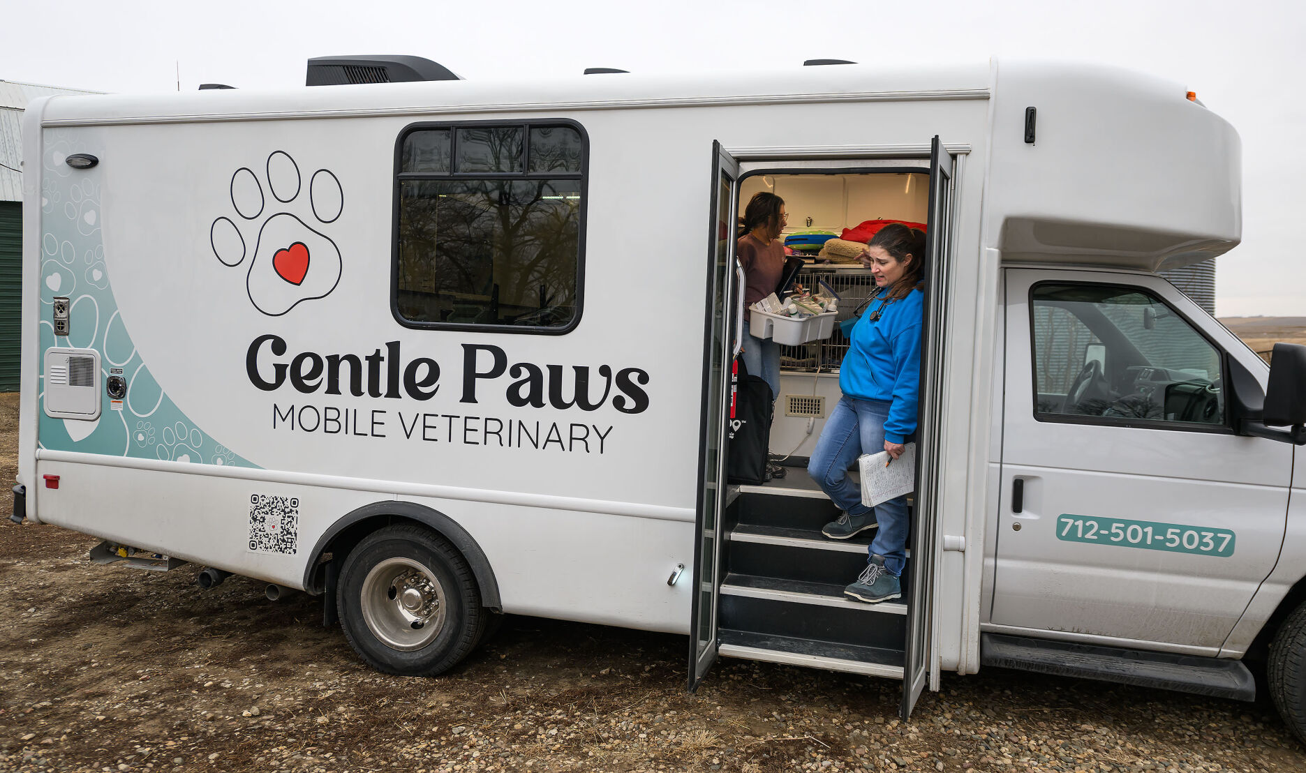 Le Mars vet takes stress out of pet care with mobile clinic