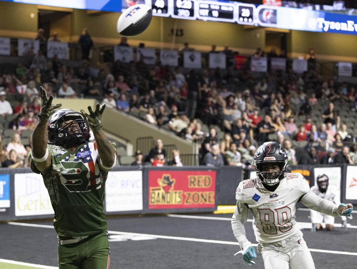 Bandits beat Carolina with run game