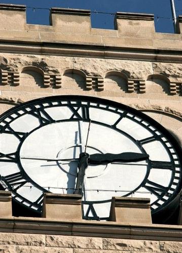 Sioux City clock tower in good hands for time change
