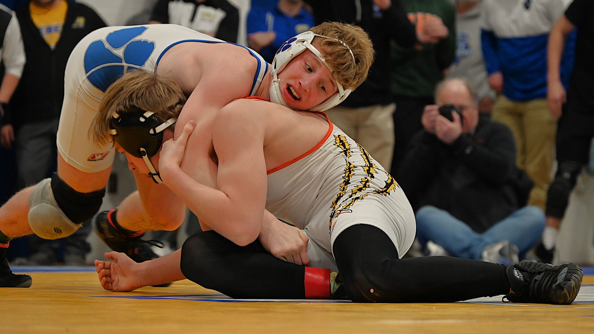 Linden's comeback win helps WC claim 5th straight WVC title