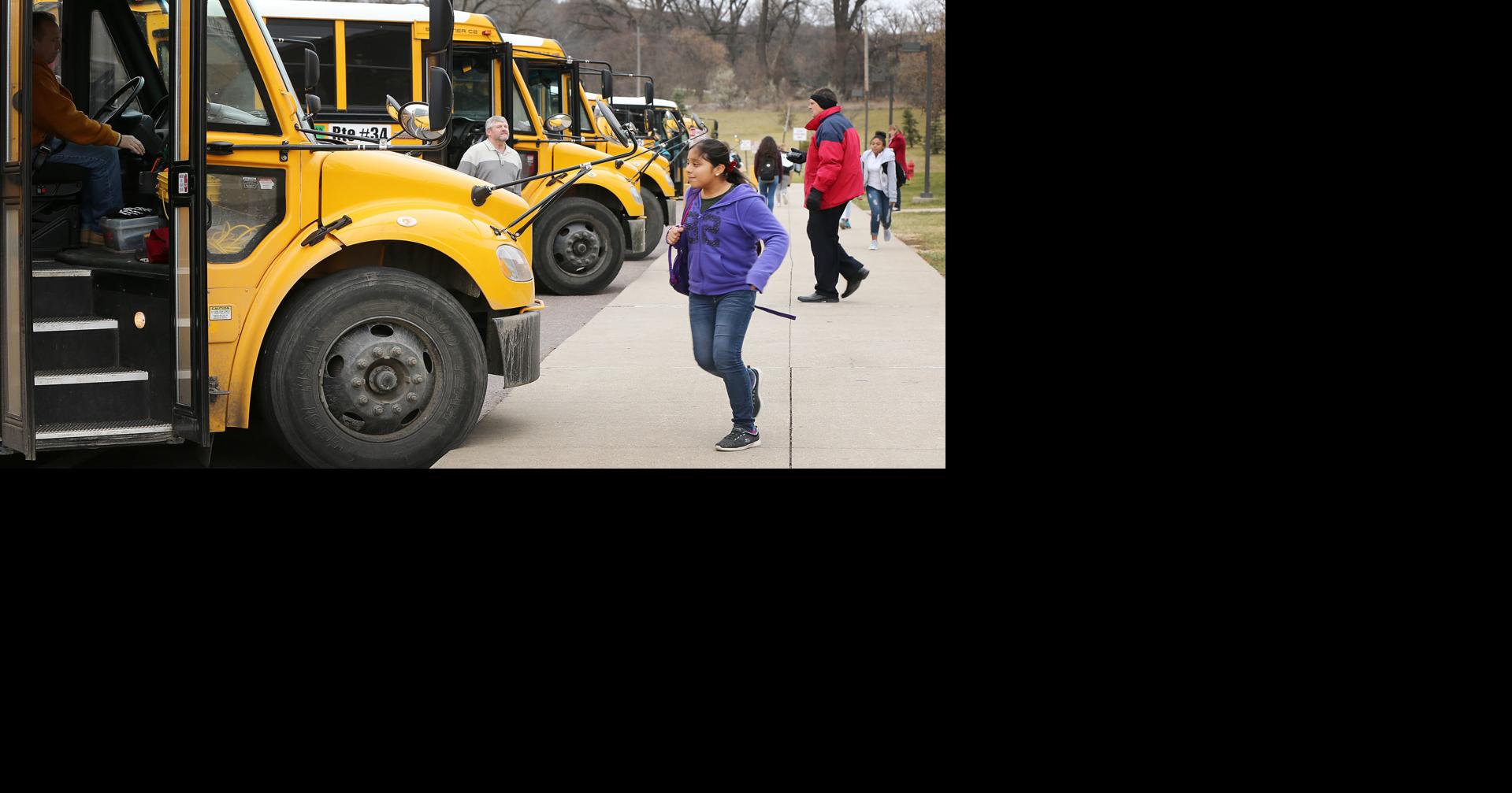 Iowa school buses will be required to have seat belts