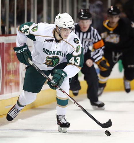 Getting schooled: Sioux City Musketeers learn plenty off the rink
