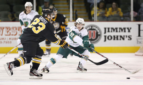 Getting schooled: Sioux City Musketeers learn plenty off the rink