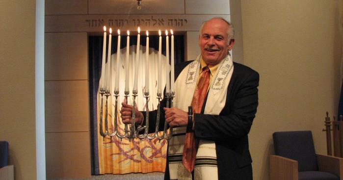 Ari teaches a tidbit of Hanukkah history