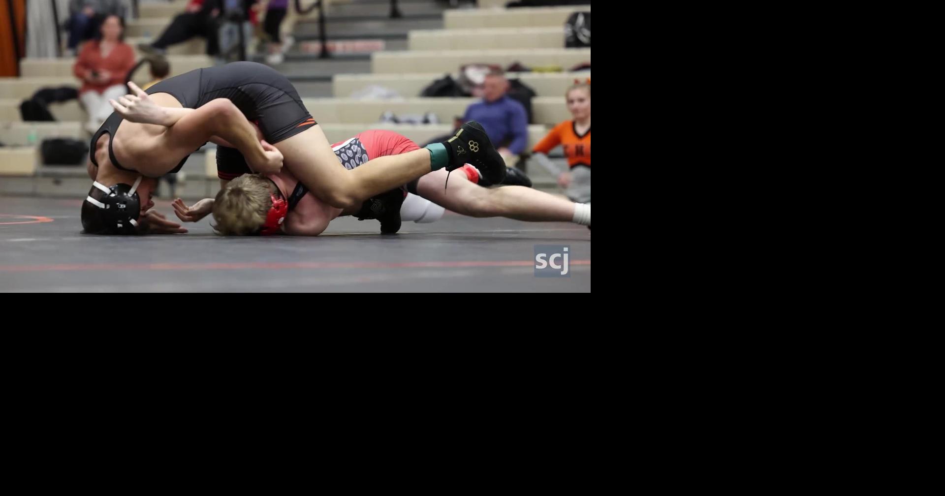 East vs Le Mars wrestling action