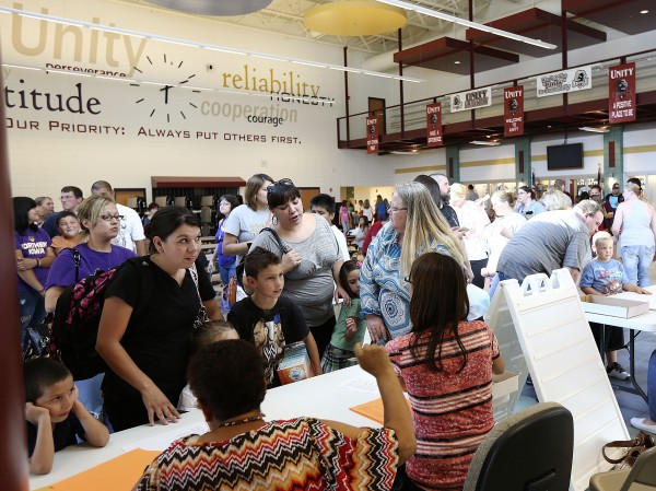 Elementary students meet teachers, explore classrooms