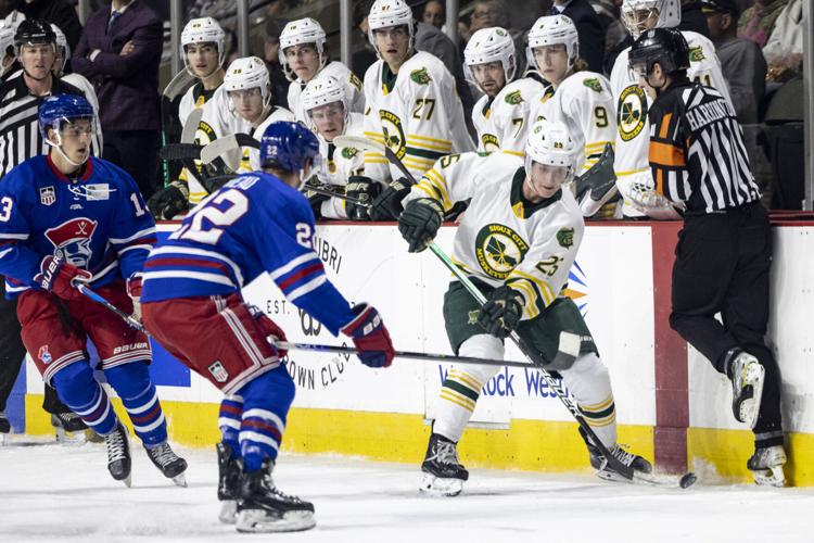 Musketeers fall to Des Moines on Banner Night